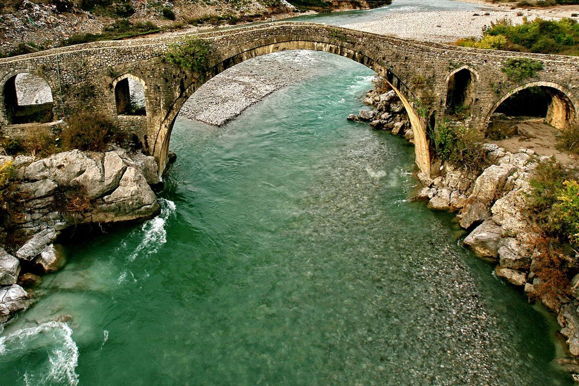 Mes Bridge - Nomads Travel Guide