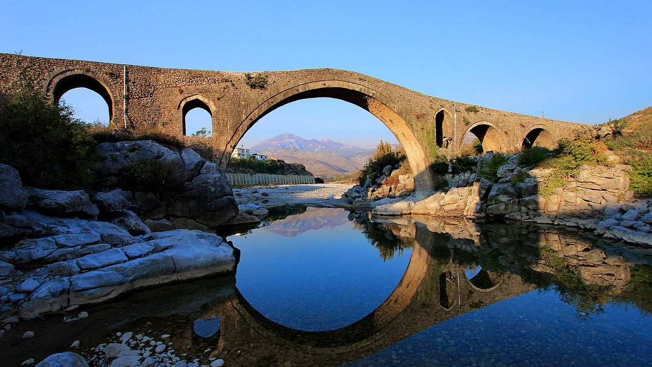 Mes Bridge - Nomads Travel Guide