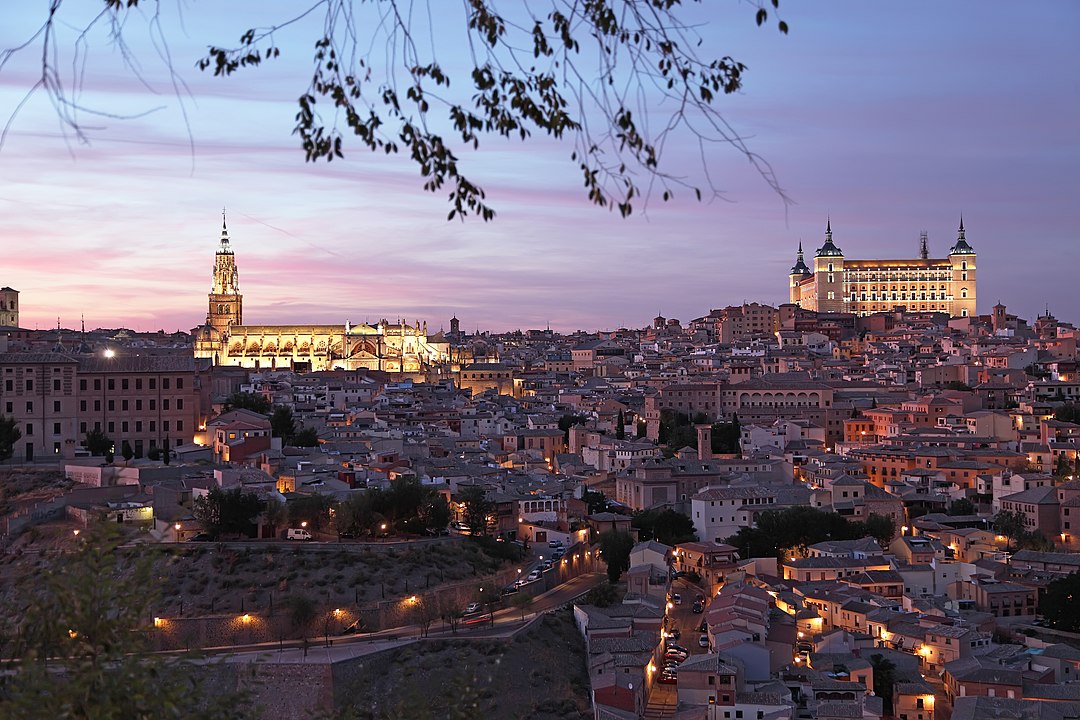 El Alcazar - Nomads Travel Guide