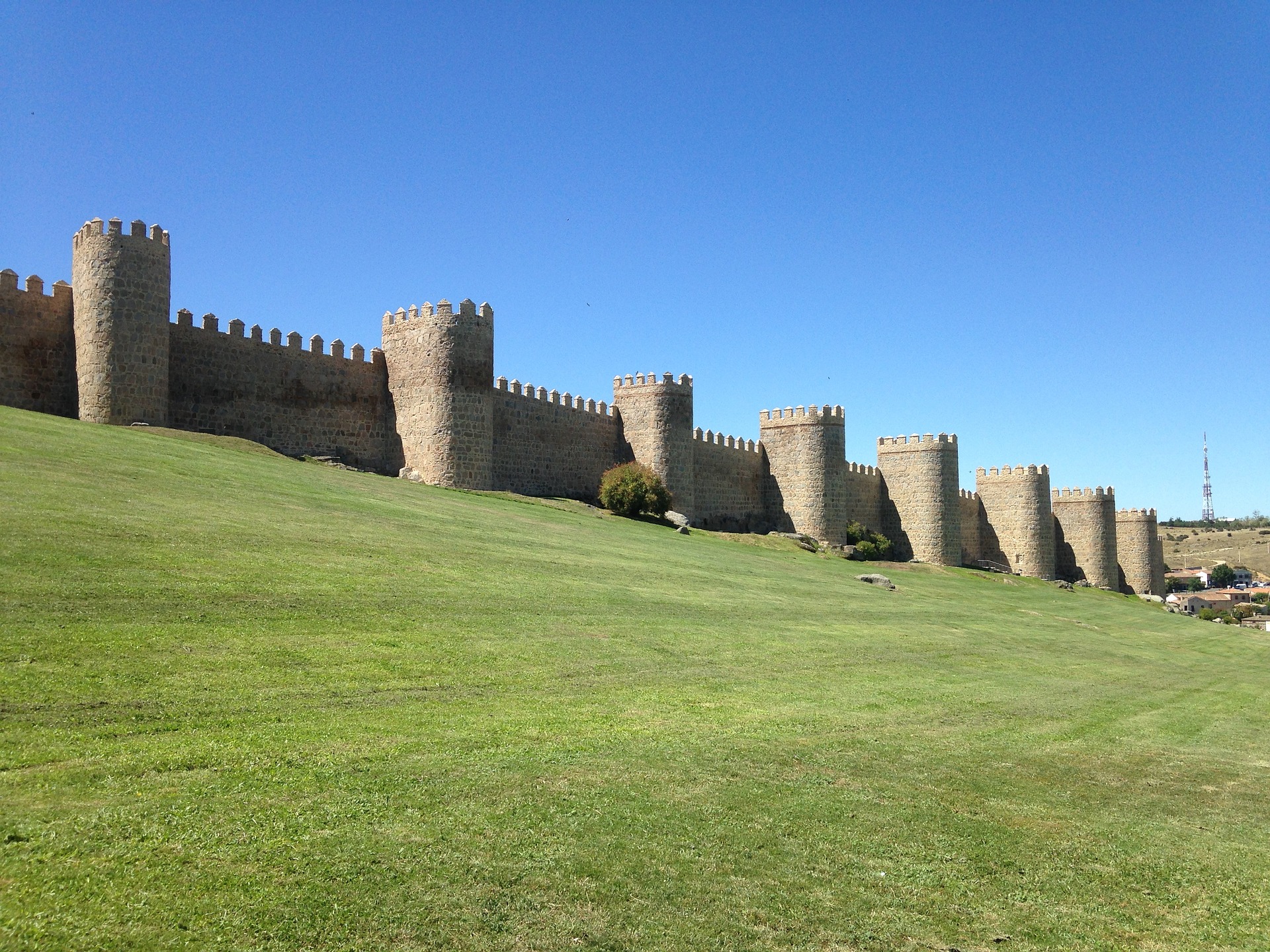 Ávila: The Complete Guide - Nomads Travel Guide