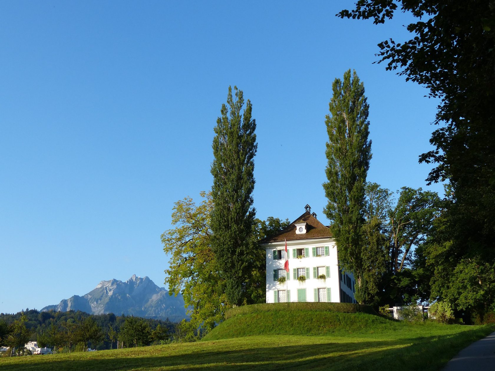 Lucerne, Switzerland: The Complete Guide to Lakeside Beauty & Mountain ...