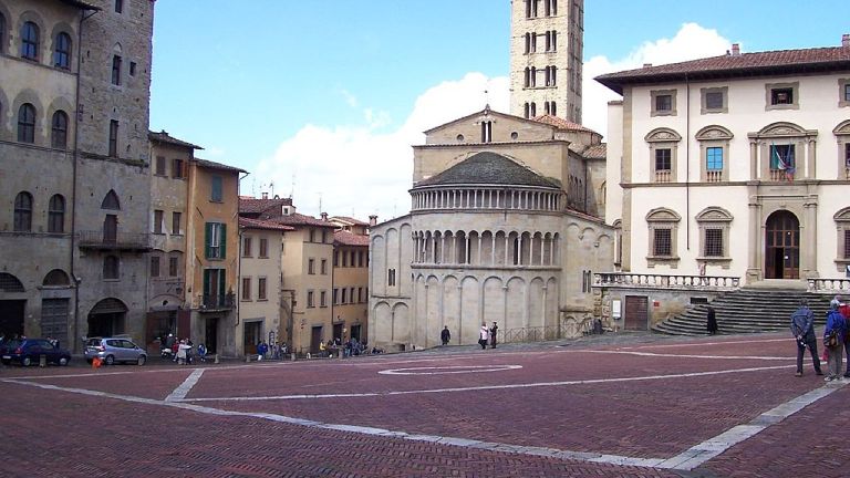 Walking Tour of Arezzo in Tuscany (with Maps!)