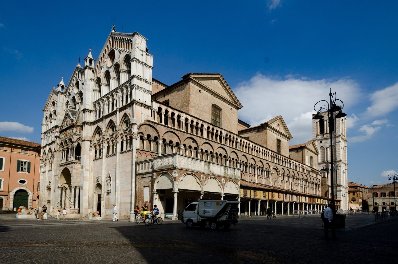 Ferrara, Italy: The Complete Guide to Renaissance Walls & Palaces