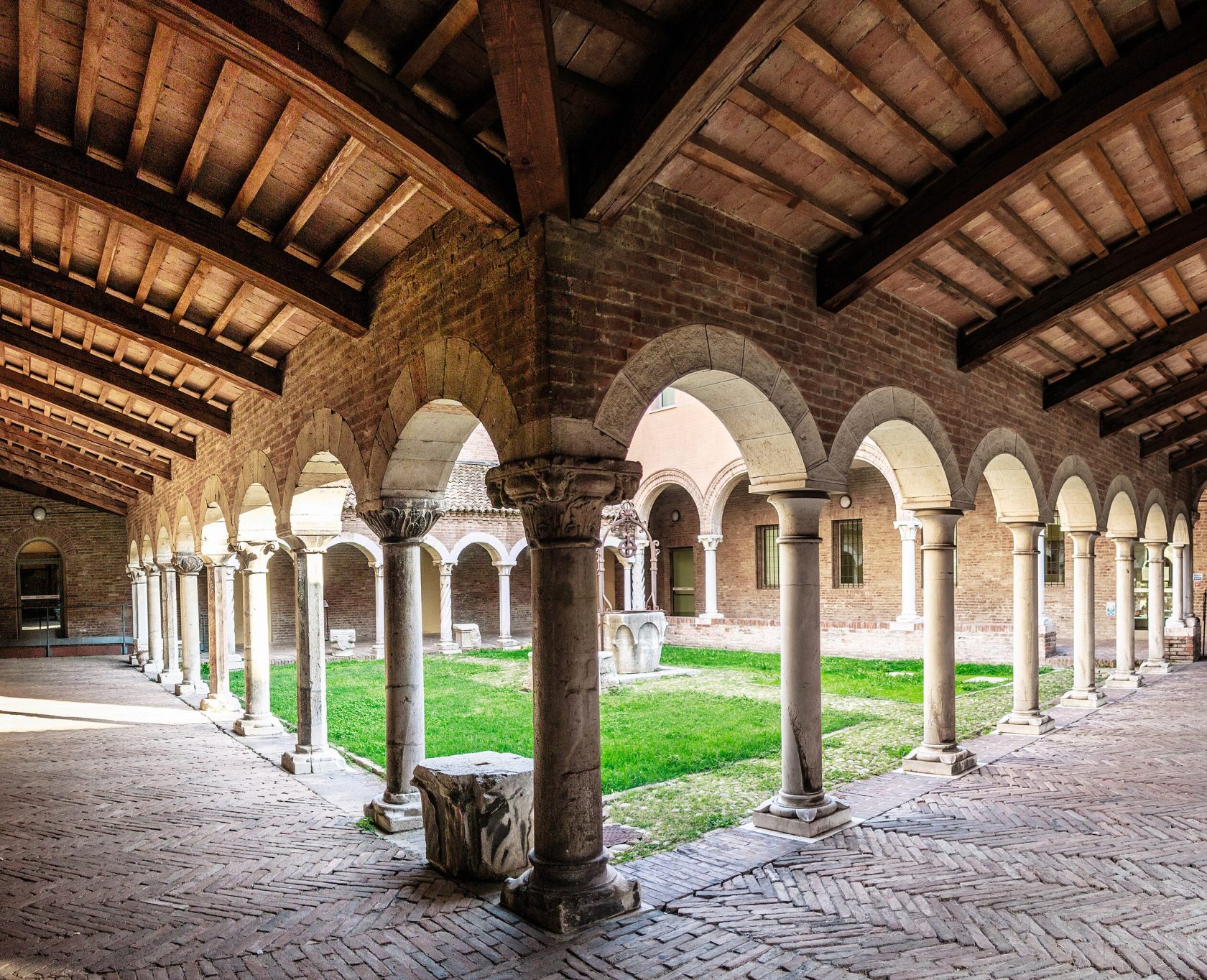 Ferrara, Italy: The Complete Guide to Renaissance Walls & Palaces