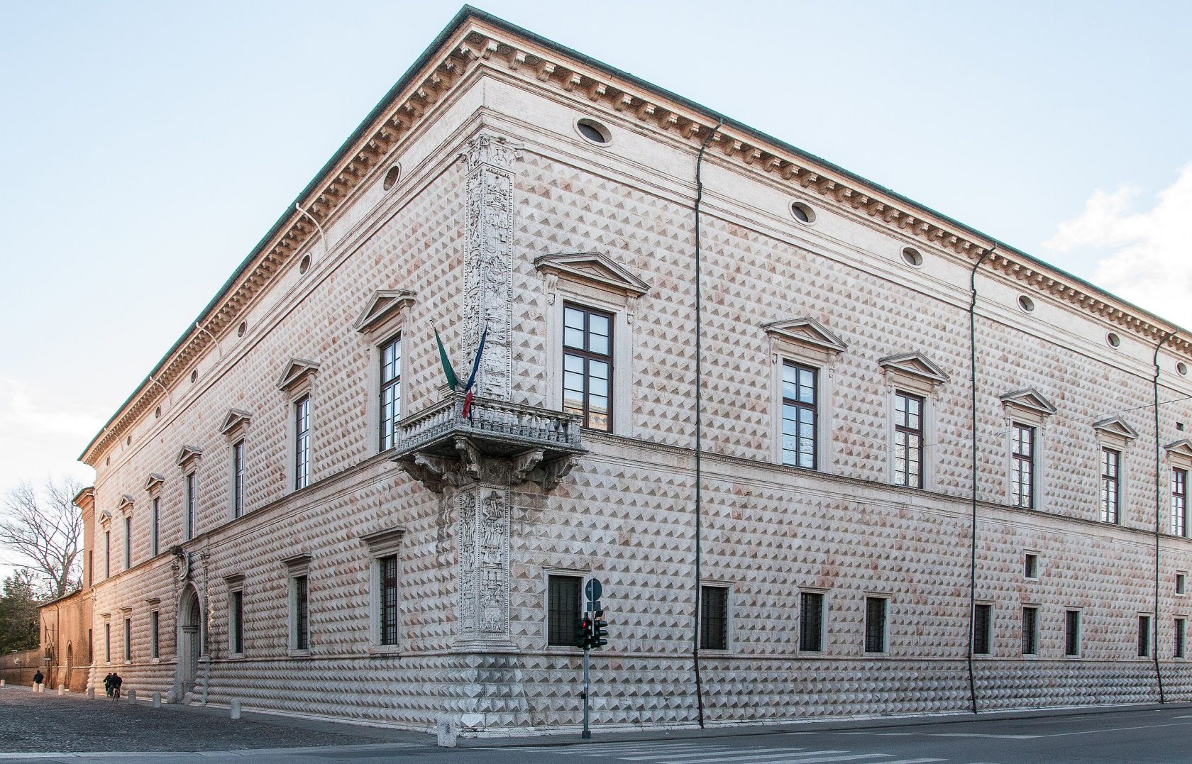 Ferrara, Italy: The Complete Guide to Renaissance Walls & Palaces
