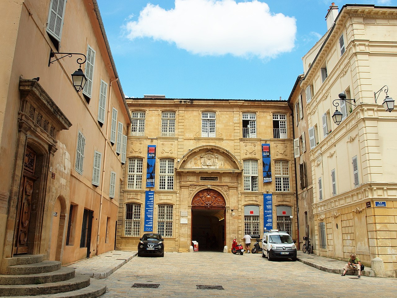 Musee des Tapisserie - Nomads Travel Guide