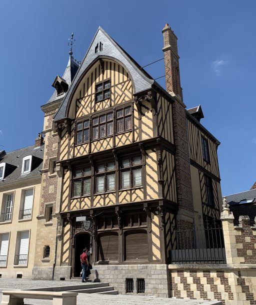 Maison du Pèlerin, Amiens, France (2026): A Touch of Medieval Charm ...