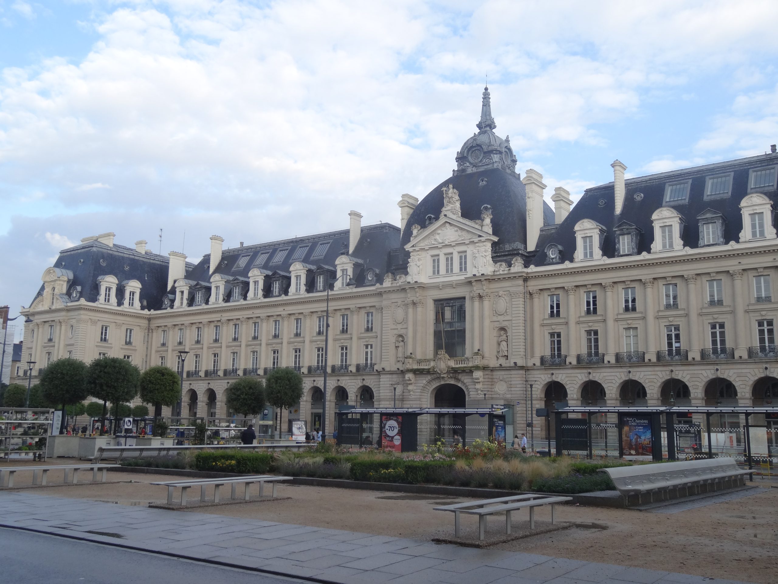Palais du Commerce, Rennes (2026): The Belle Époque Landmark on Place ...