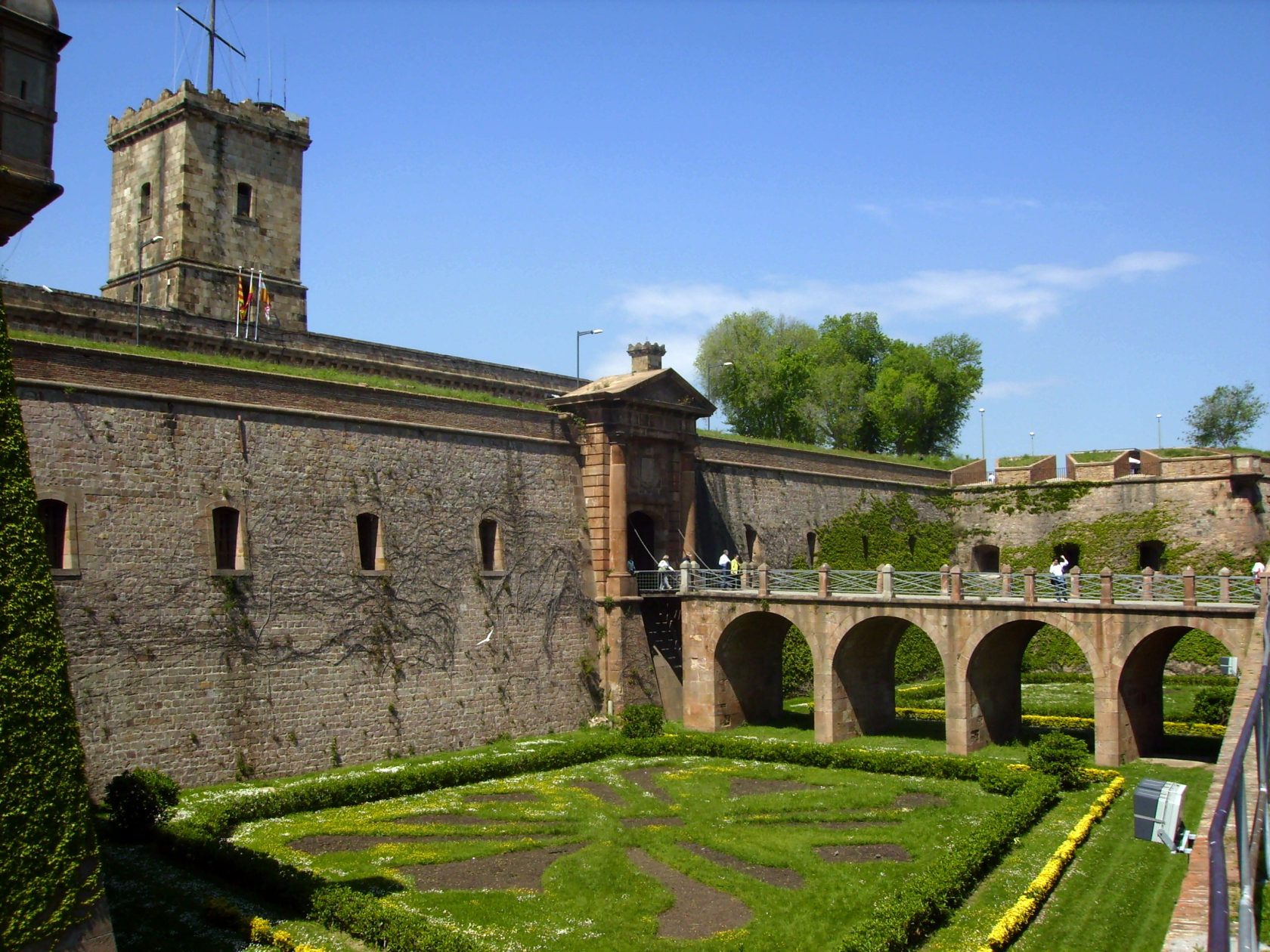 Montjuïc Castle, Barcelona (2026): Panoramic fortress views above the port