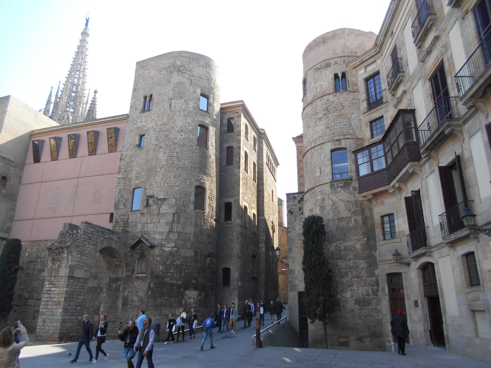 Barcelona, Spain: The Complete Guide to Gaudí, Beaches & Catalan Culture