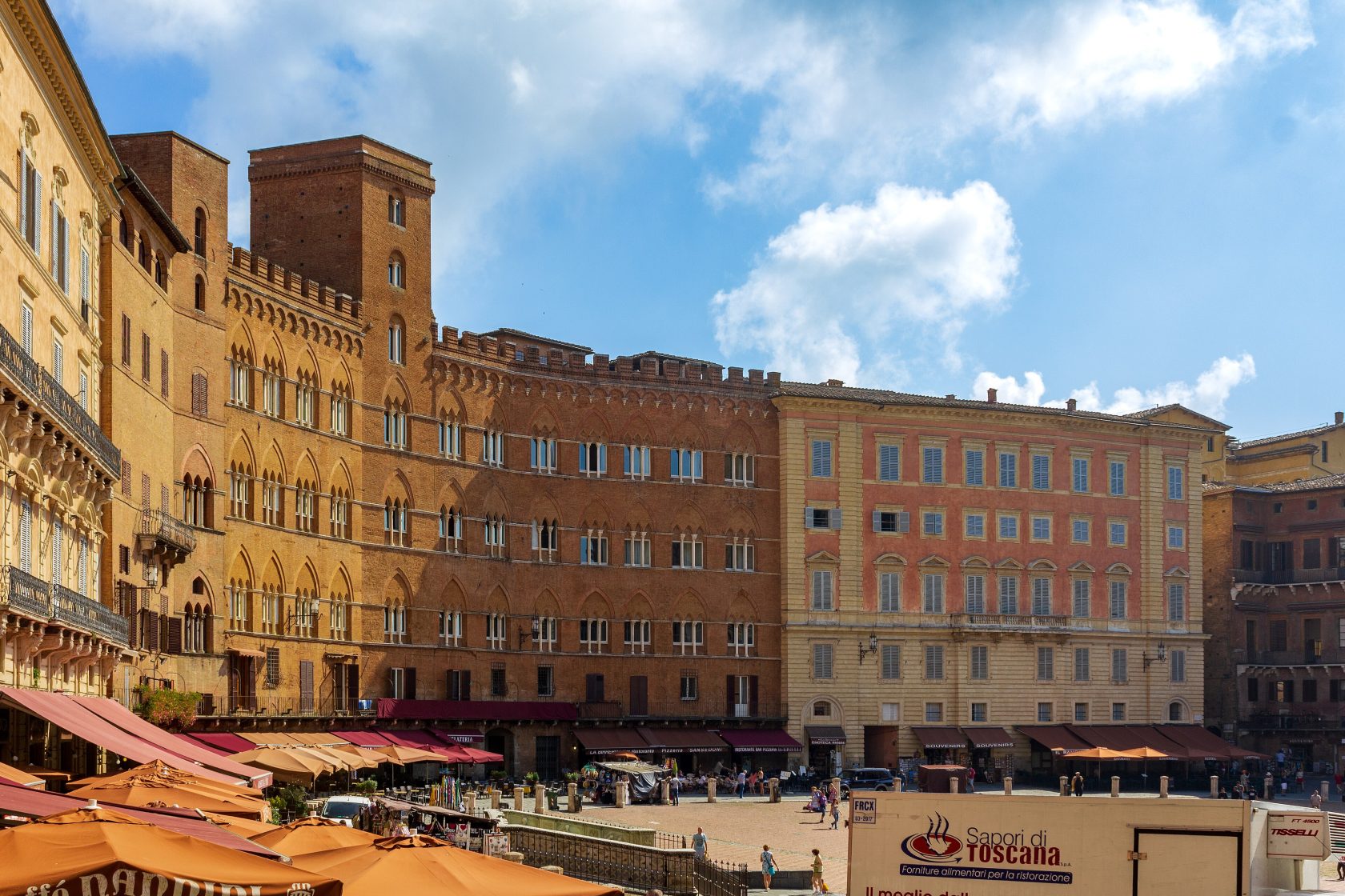 Piazza del Campo, Siena (2026): Siena’s iconic shell-shaped medieval square