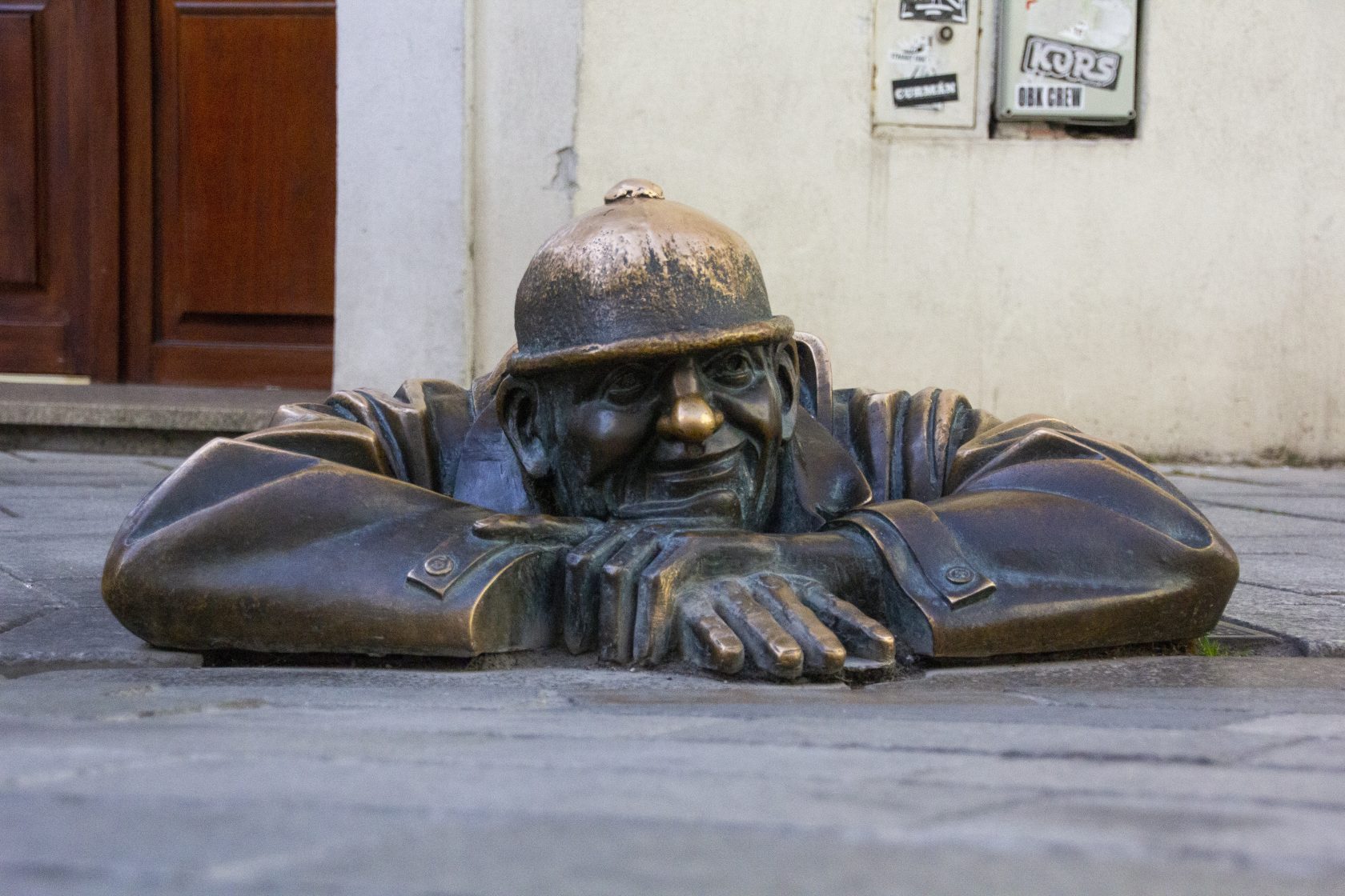Cumil Statue, Bratislava (2026): the cheeky Man at Work in the Old Town