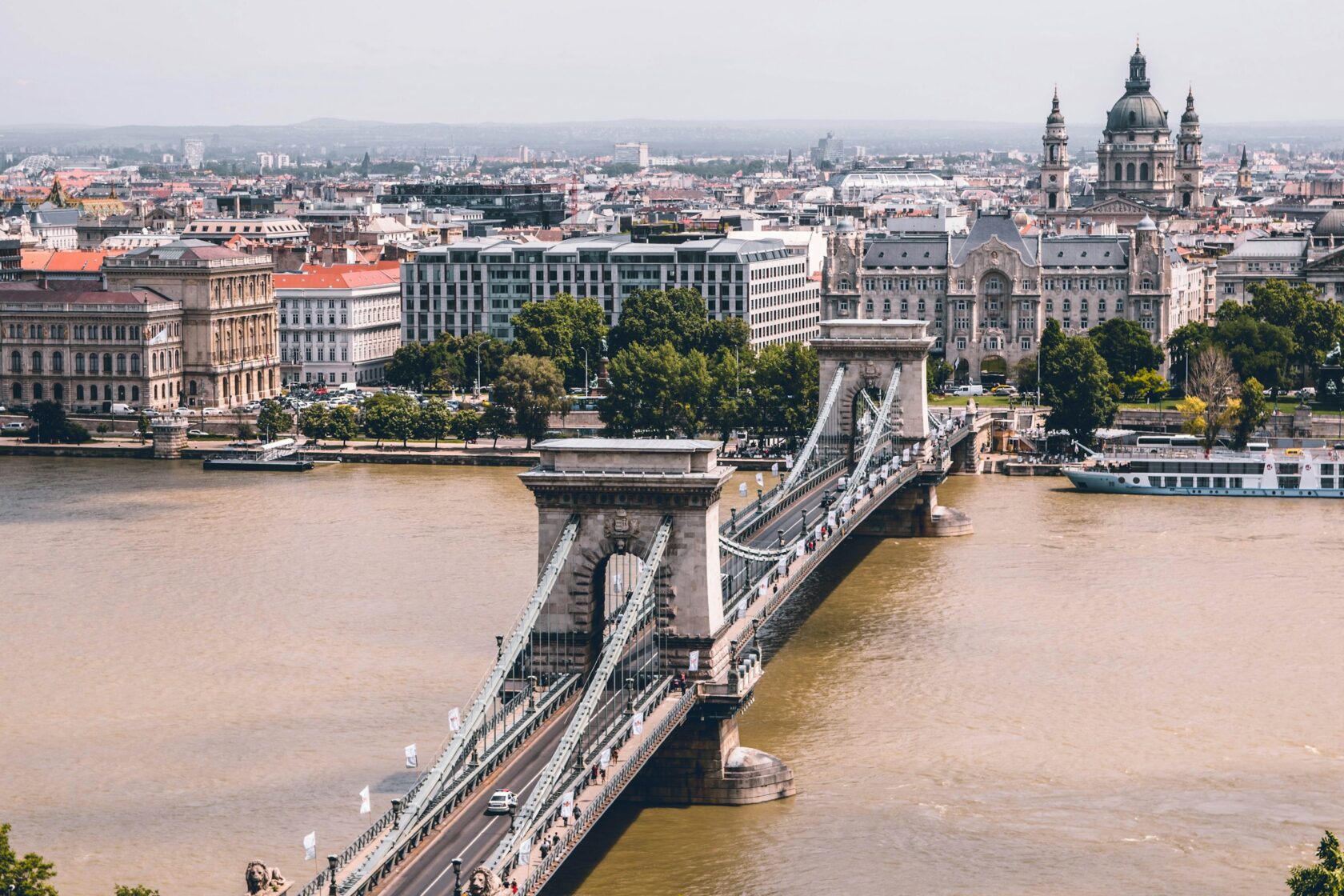 Chain Bridge, Budapest (2026): Night views, lions, and a Danube ...
