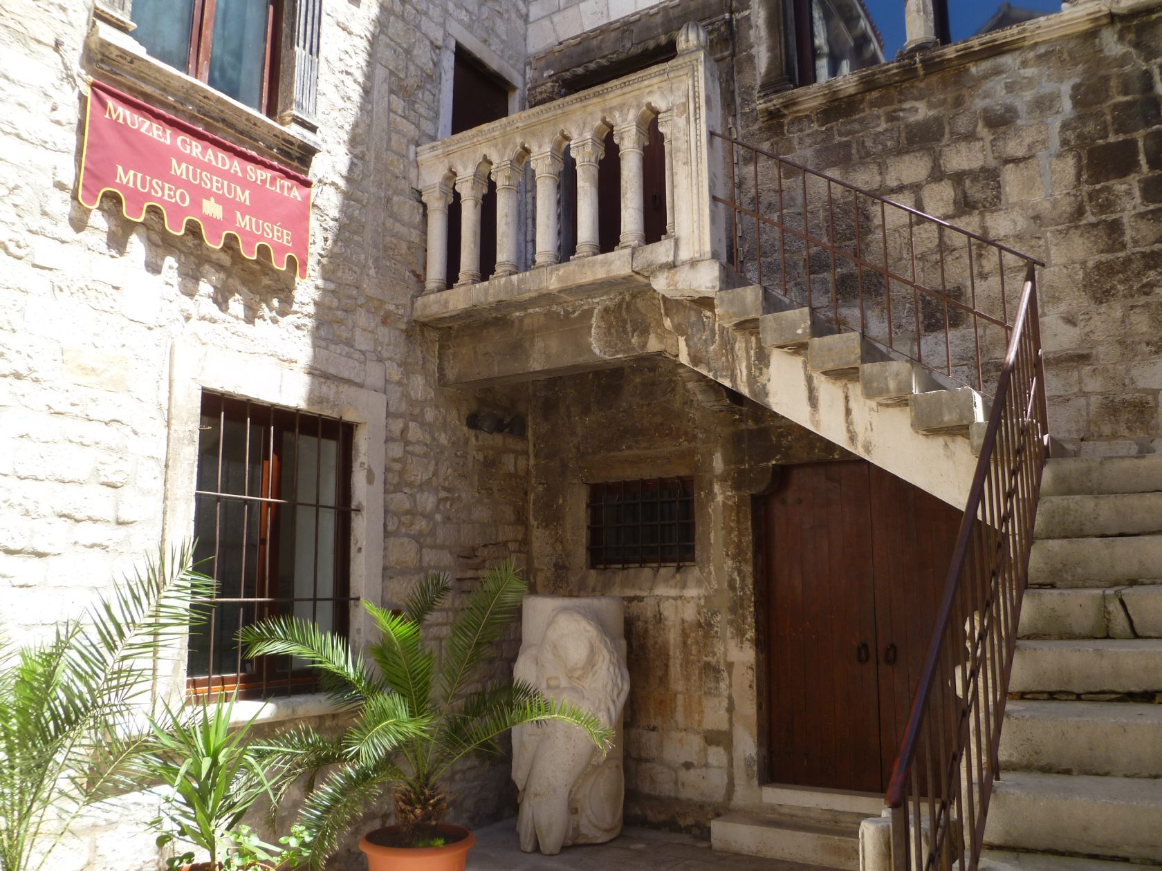 Self-Guided Walking Tour of Split (+ Maps!): Diocletian’s Palace, Old ...