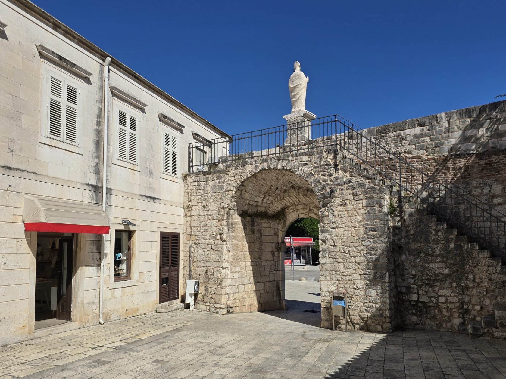 Self-Guided Walking Tour of Trogir (+ Maps!): Old Town Gates, Cathedral ...