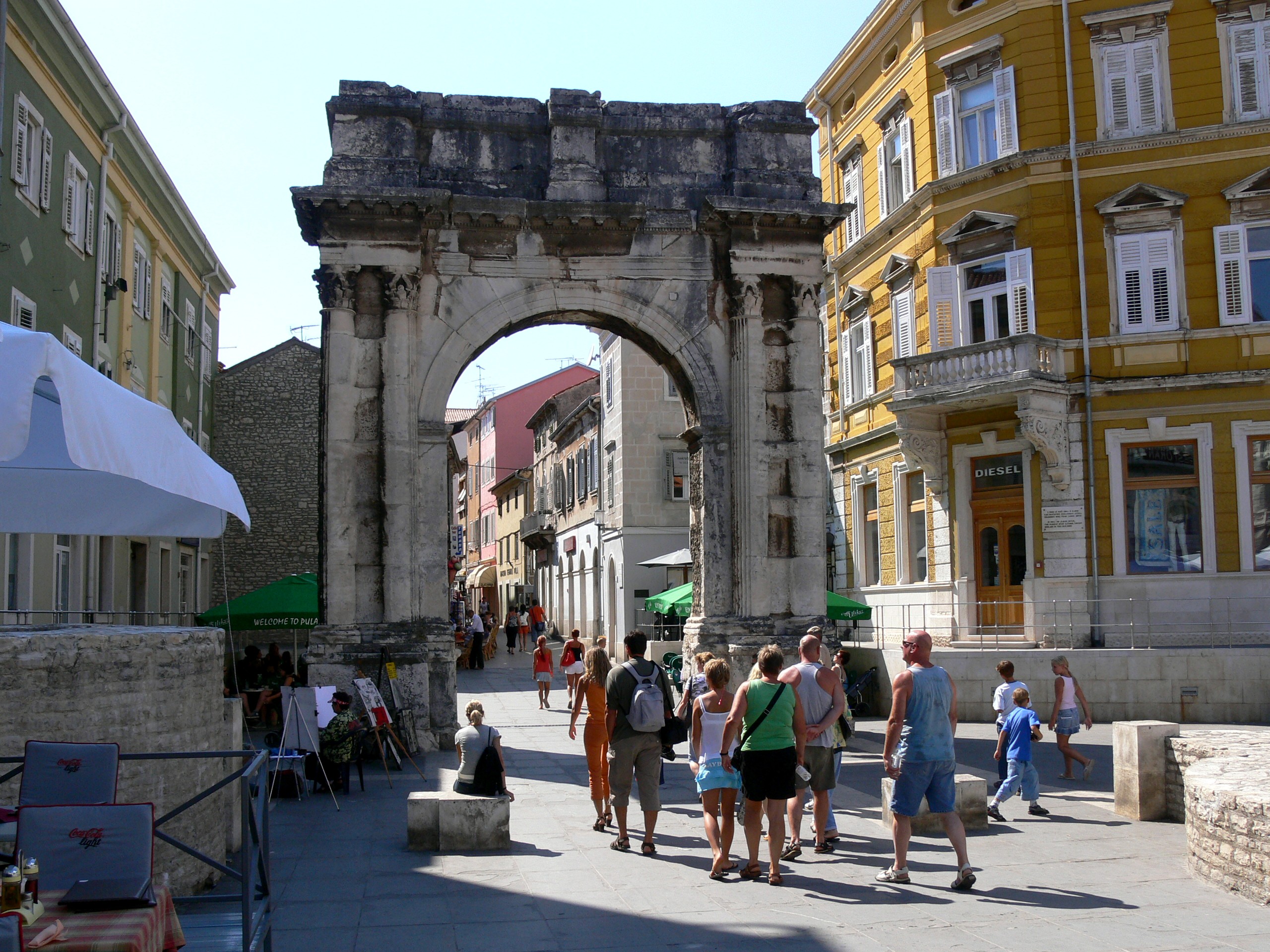 Triumphal Arch of the Sergii, Pula (2026): Roman gateway in the heart ...